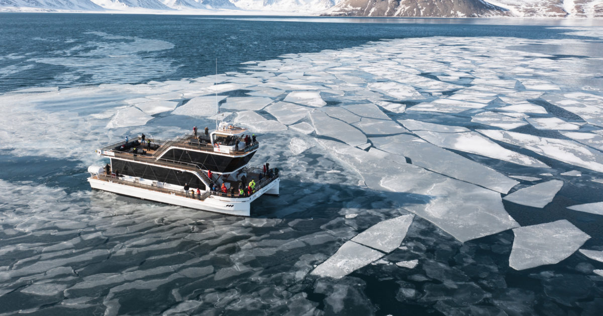Wildlife and Glacier Cruise - Brim Explorer