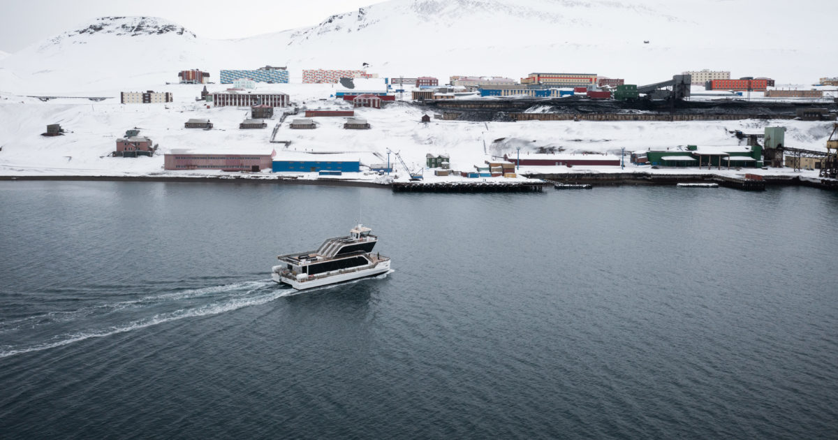 Barentsburg Morning Cruise in Svalbard - Boat tour - Brim Explorer